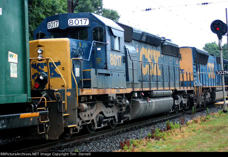 CSX 8017 on Q702